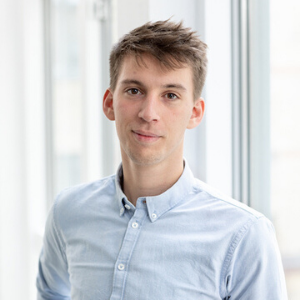 Emil Malte Simonsen, Forfatter på Bureaubiz