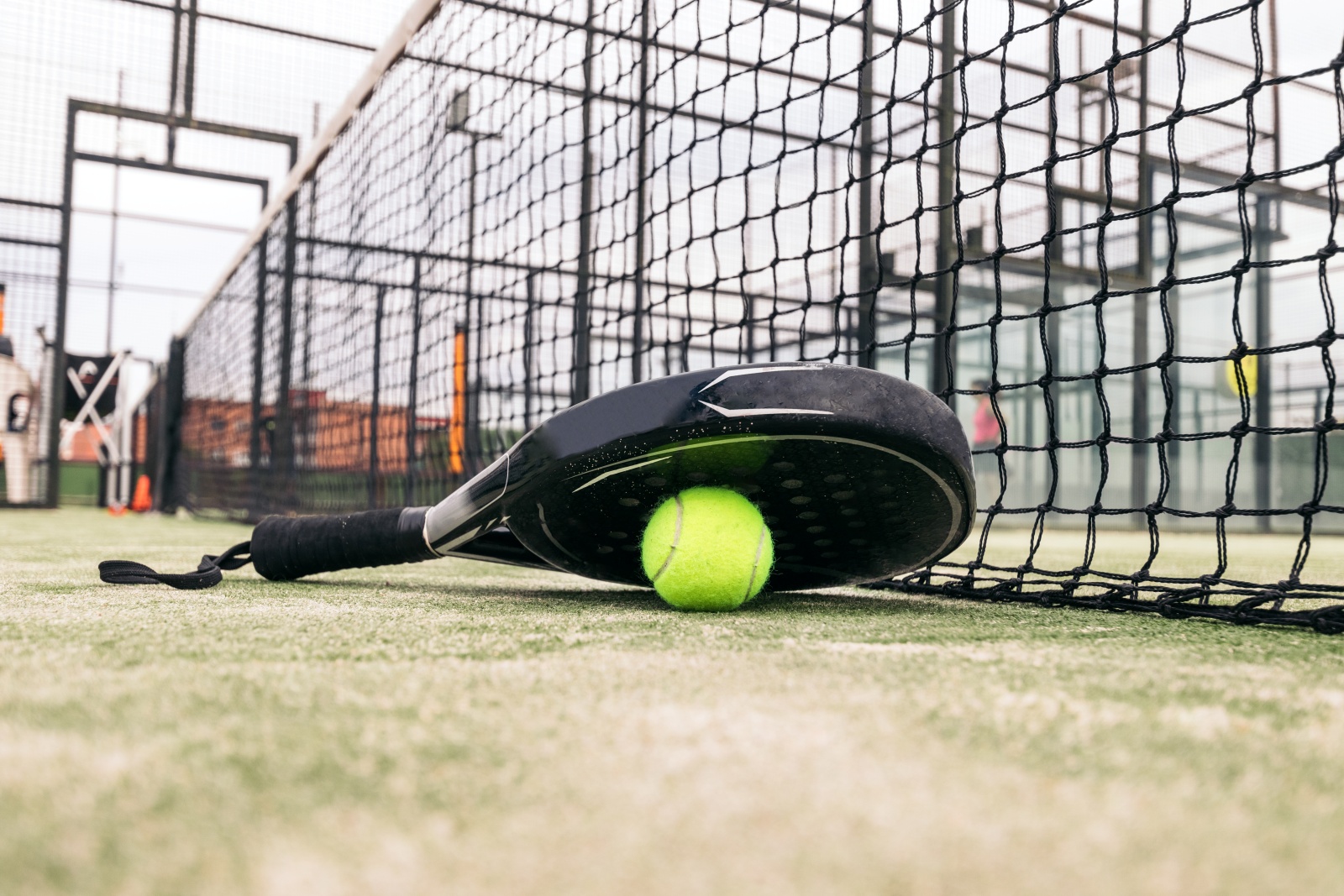 Bureau arrangerer padelturnering, der støtter sygdomsramte børn - Bureaubiz